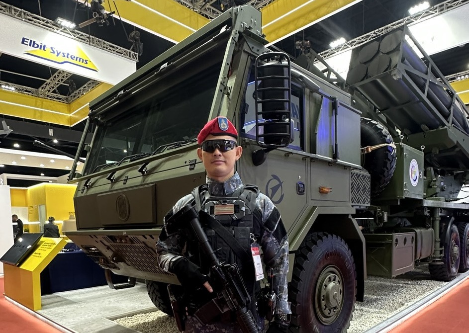 "DTi" ส่งมอบจรวดหลายลำกล้อง DTI-1G ยิงไกล 300 กม. พร้อมปืนใหญ่–รถยิง ...