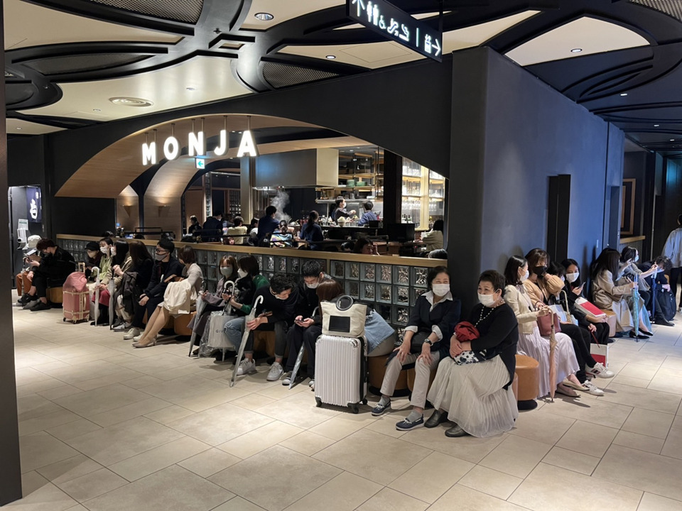 “Tsukishima Monja Moheji” มอนจายากิชื่อดังจากโตเกียวที่ต้องต่อคิวยาวหลายชั่วโมง เปิดตัวสาขาแรกใน ...