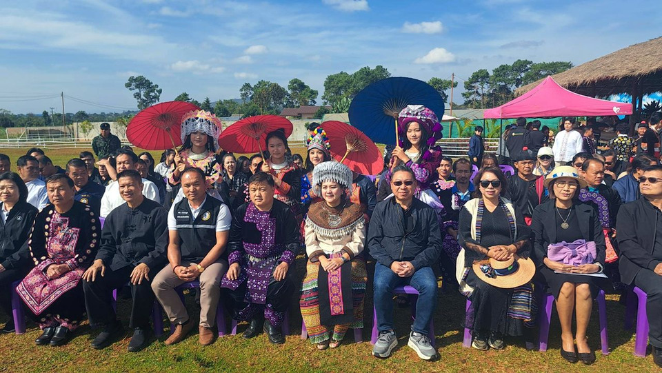 "นายกจอย-ผู้ช่วยเฟริ์ส" แถลงปีใหม่ม้ง 2569 ดันเศรษฐกิจท่องเที่ยว เงินสะพัดหลายสิบล้าน - สยามรัฐ