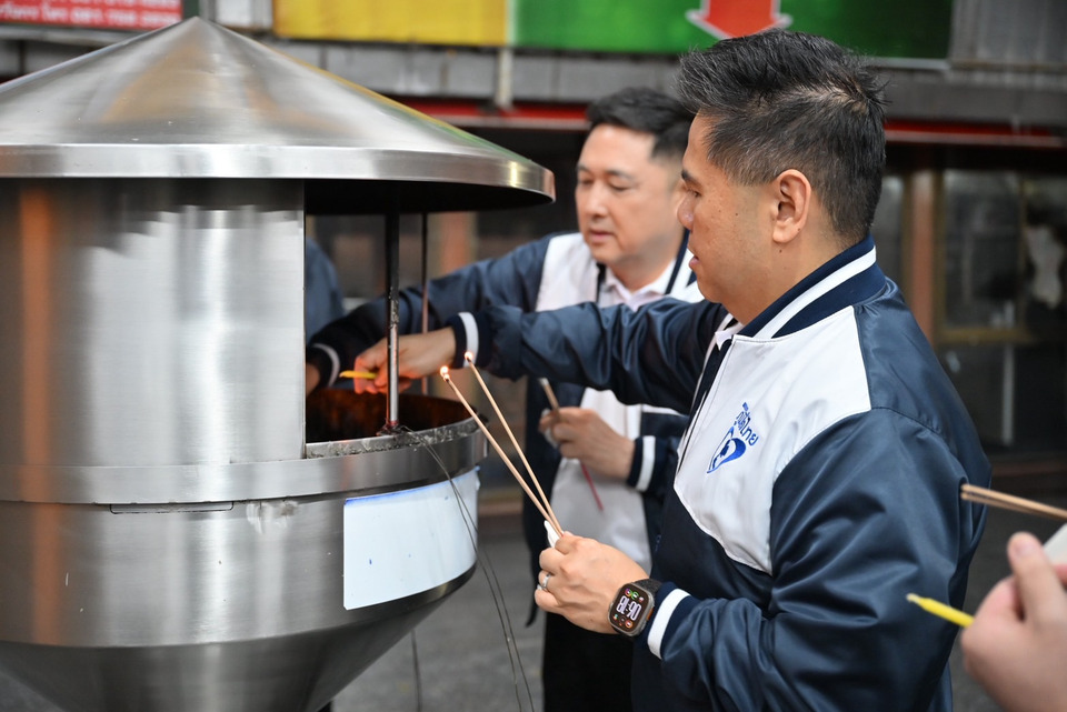 “วราวุธ” นำทีมภูมิใจไทย ไหว้สิ่งศักดิ์สิทธิ์คู่เมืองสุพรรณฯ เอาฤกษ์ ...