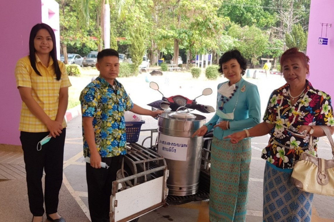 ประธานกรรมการสงเคราะห์ฯศรีสะเกษ จัดไอศครีมเลี้ยงเด็กฯในโอกาสวันสงกรานต์