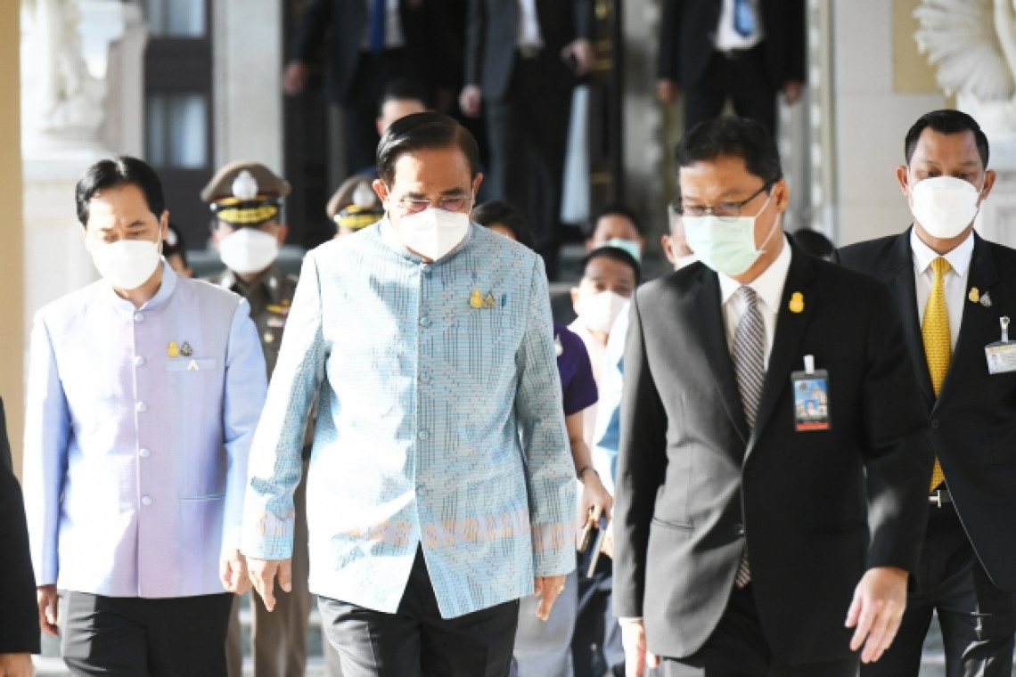 “บิ๊กตู่” ไม่ตอบหลังมีข่าวลือ ดอดลา “บิ๊กป้อม” ก่อนนั่งคุยส่วนตัวกับ ...