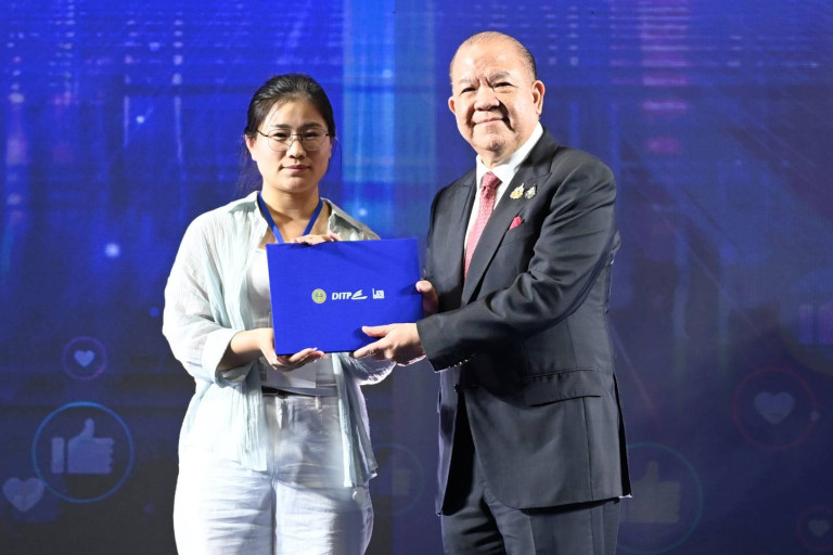 ”พิชัย“ ยกทัพ KOLs อินฟลูฯ ผู้ติดตามร่วม 100 ล้านคน จัด “มหกรรมไลฟ์คอมเมิร์ซนานาชาติ 2567” - สยามรัฐ