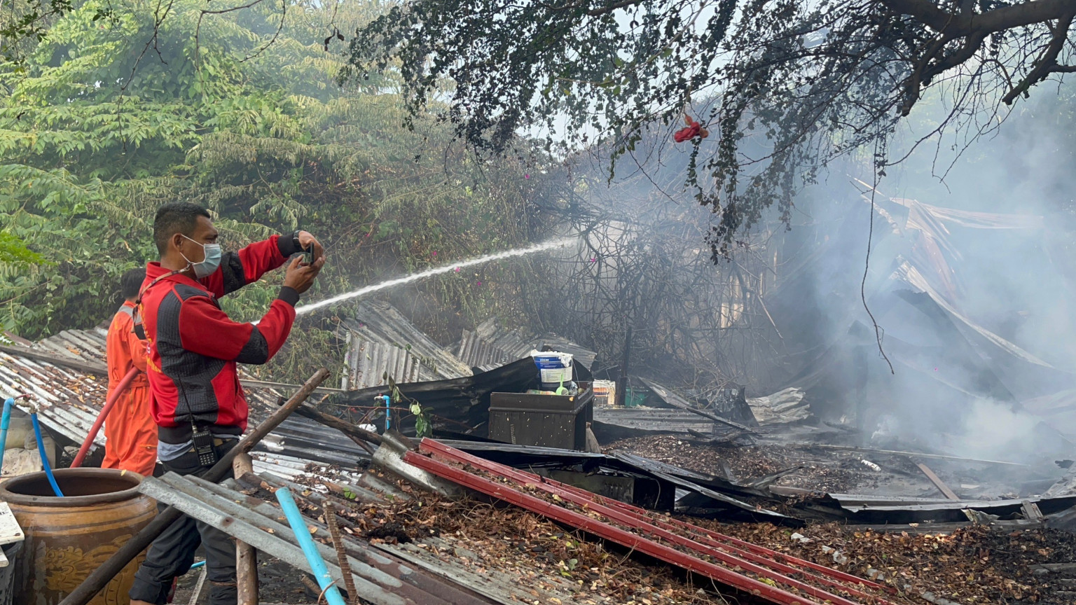 ไฟไหม้แคมป์คนงานวอดเสียหายเกือบทั้งหลัง - สยามรัฐ