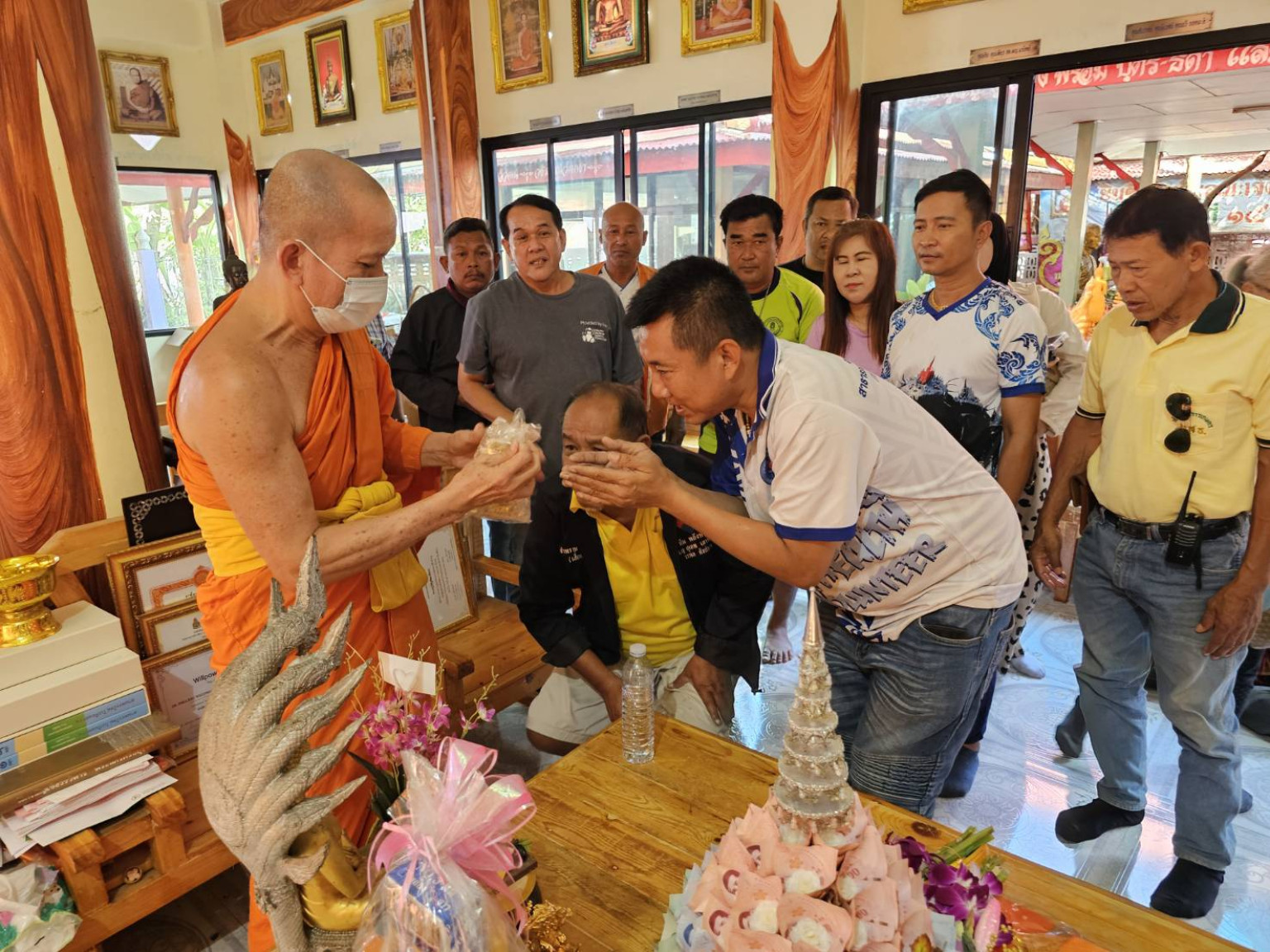 ชาวพยอมแห่ให้กำลังใจเจ้าอาวาสวัดพยอม - สยามรัฐ